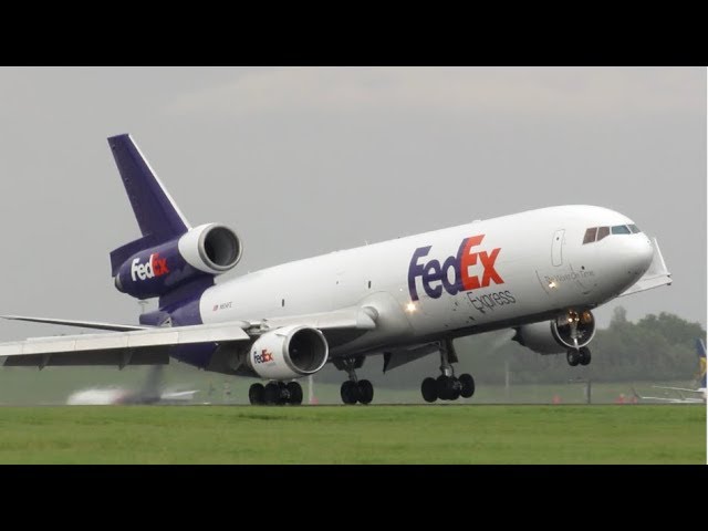 VIDEO FedEx MD-11 Cross wind landing at London Stansted