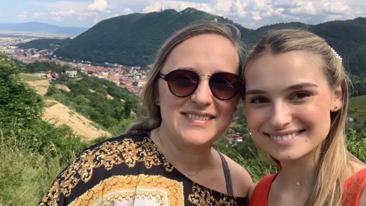 ana-constantin-and-lisa-maria-paun-romania - AIRLIVE