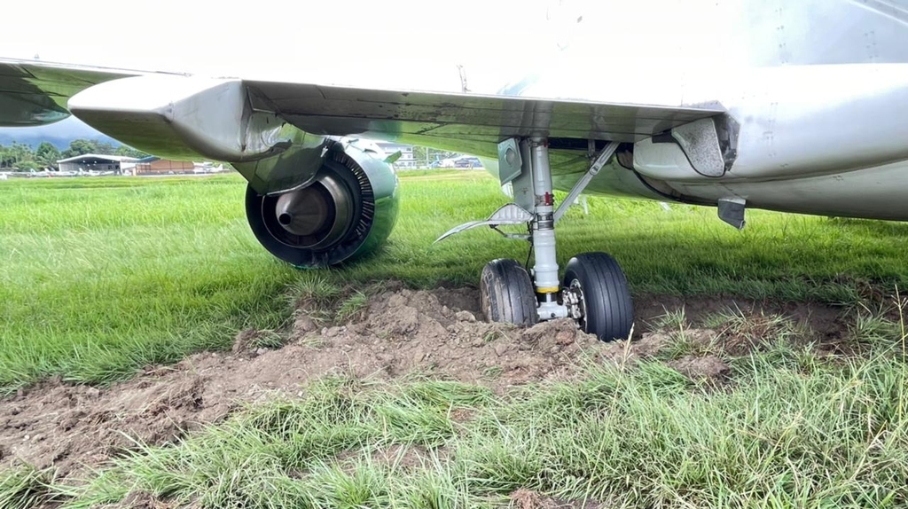 INCIDENT 35 years old Boeing 737 suffered runway excursion in Indonesia